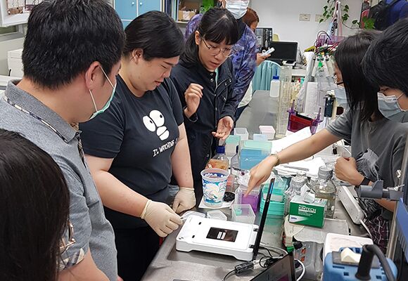 Revolutionary Western Blot Touch Imagers | e-Blot